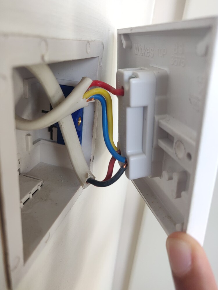 How to wire a Sonoff ZBMINI L2 Extreme for UK 2-way Light Switches ...