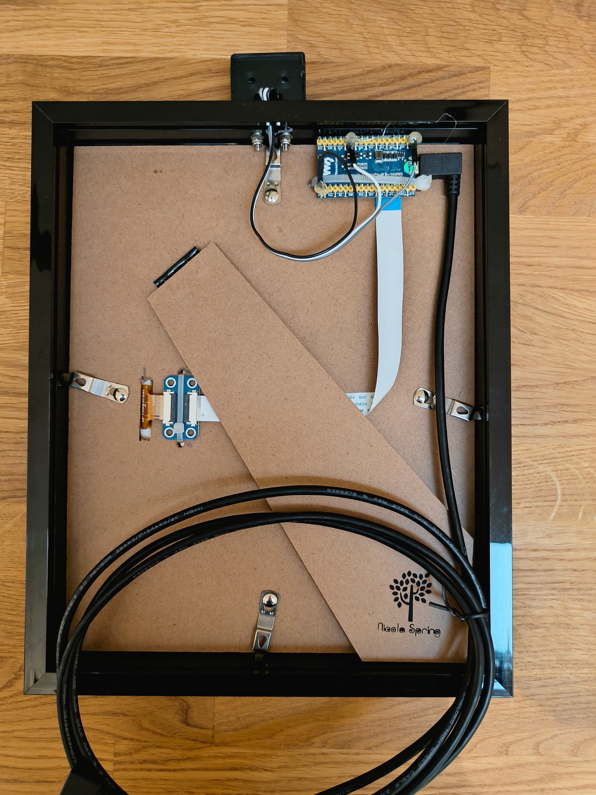 Use ESPHome with e-ink Displays to blend in with your home decor ...