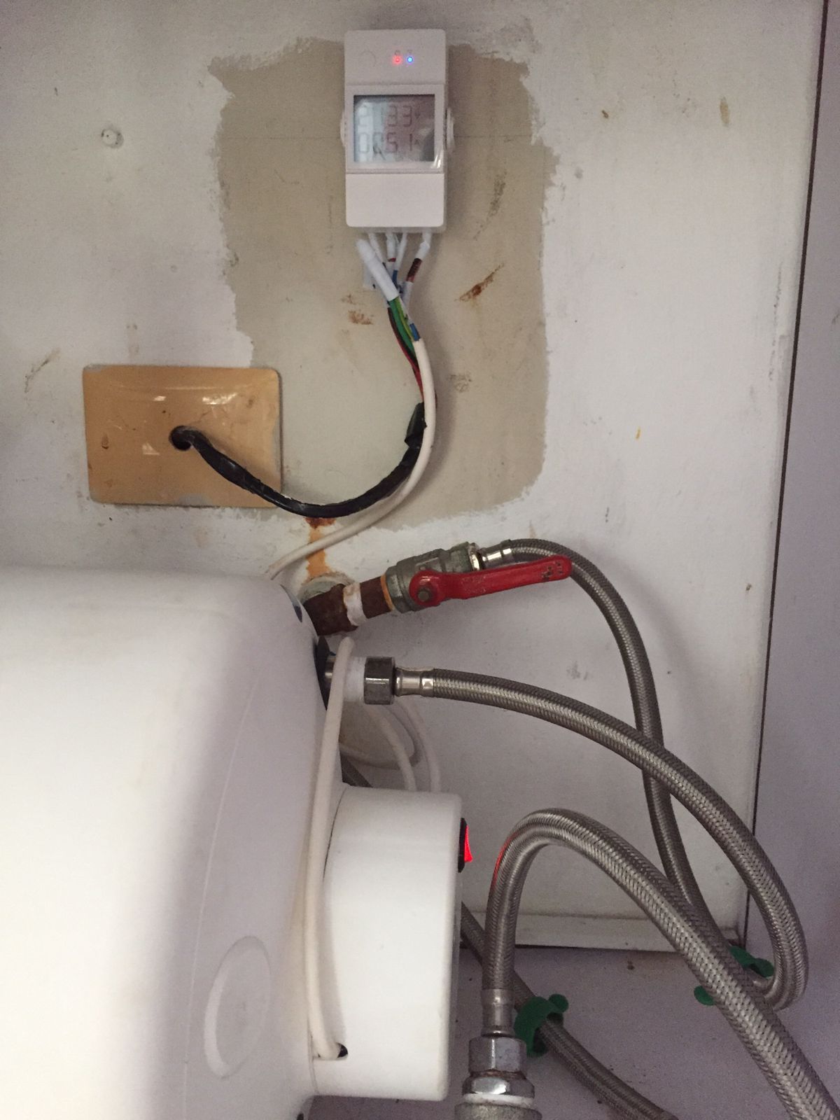 Connecting SONOFF POWR320D to an electric water heater that has 2 hot ...